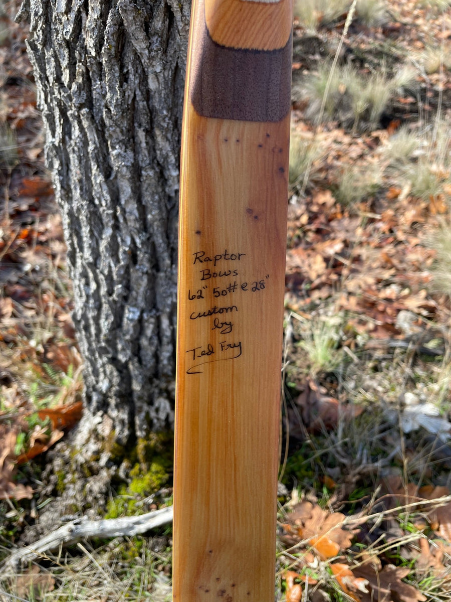 Signature longbow, RH 50# – Raptor Archery